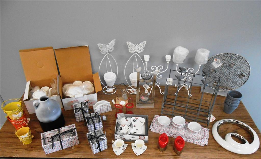 Lot De Vaisselles Diverses Neuves Dont Mugs Services à Café Vente