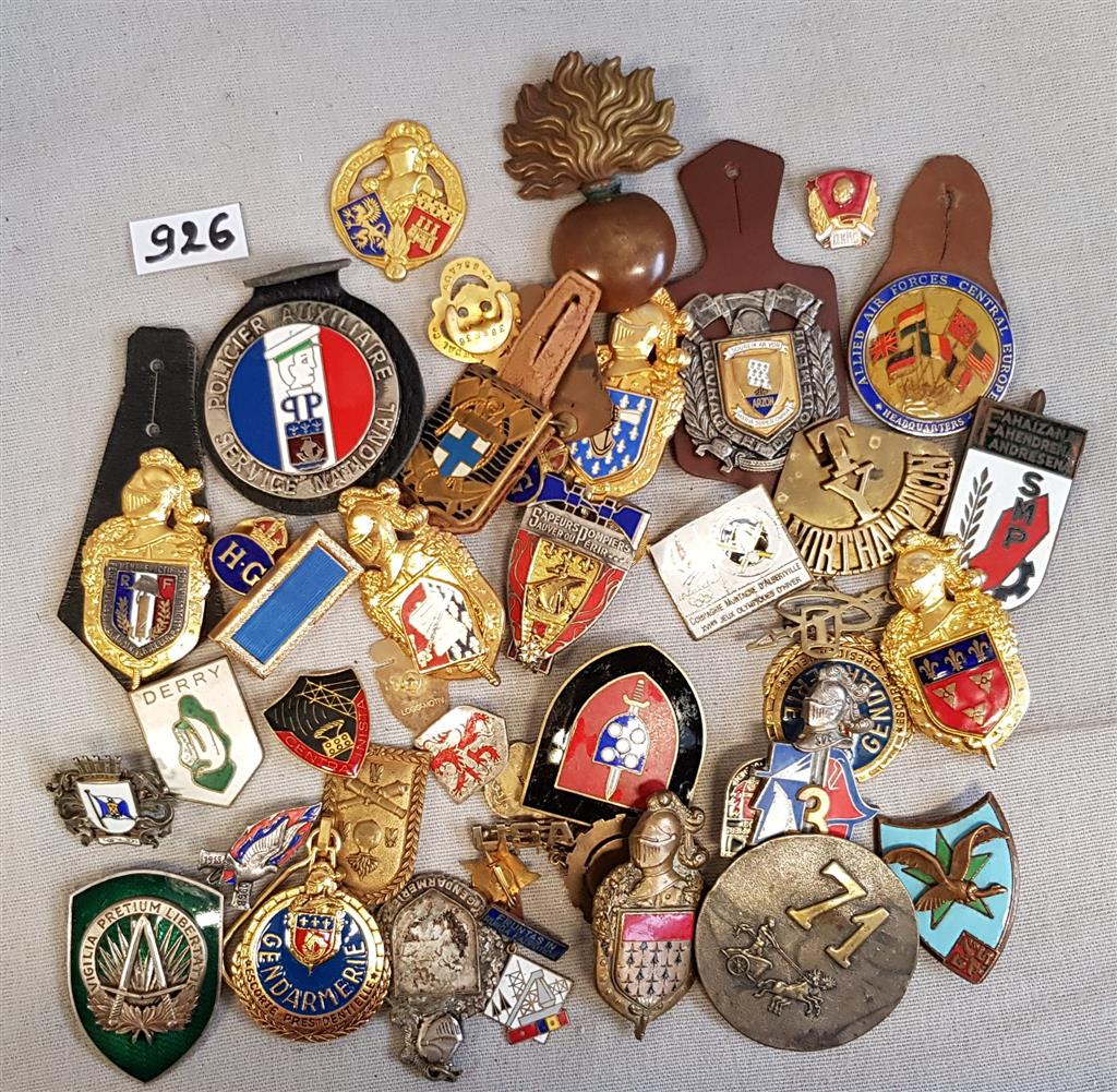 militaria et divers - LOT d' environ 45 INSIGNES REGIMENTAIR... - MONNAIES, BILLETS : France ...