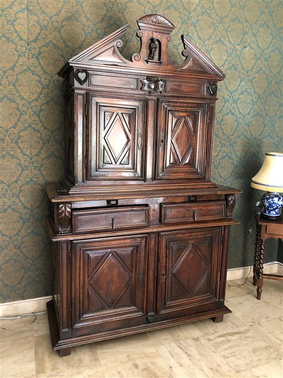 Meuble en noyer à deux corps. Epoque Louis XIII. ( Restaurat... - VENTE ...
