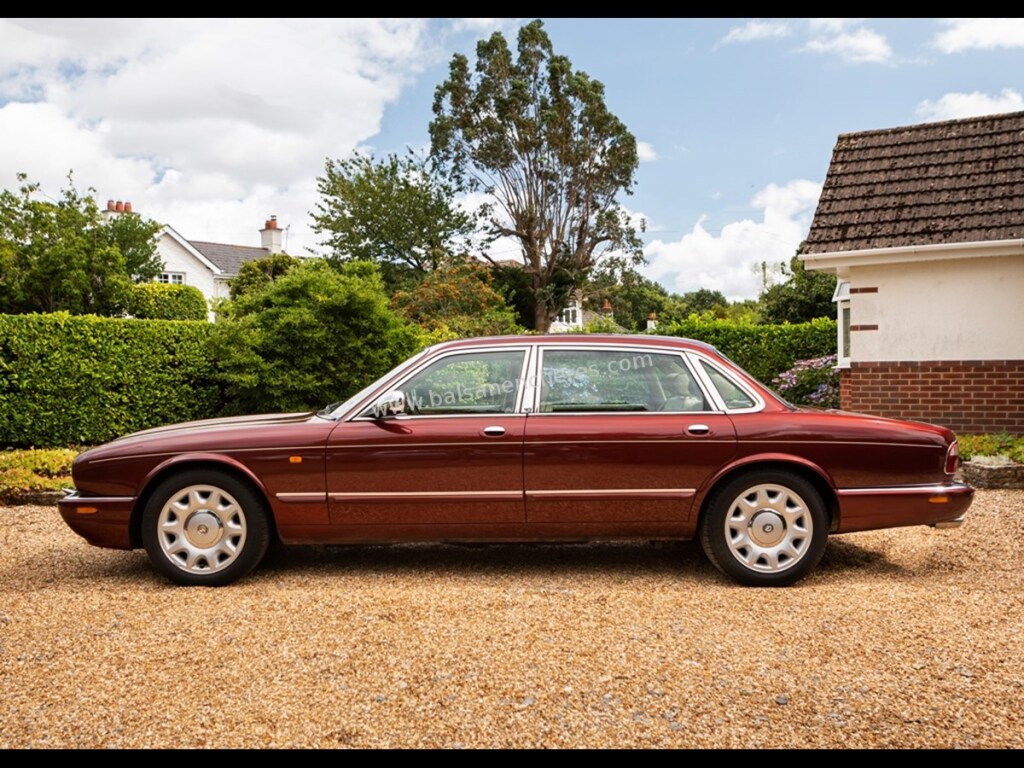 5719 - DAIMLER Super V8 4.0 Long Wheelbase 1999 - VENTE DE VÉHICULES DE ...