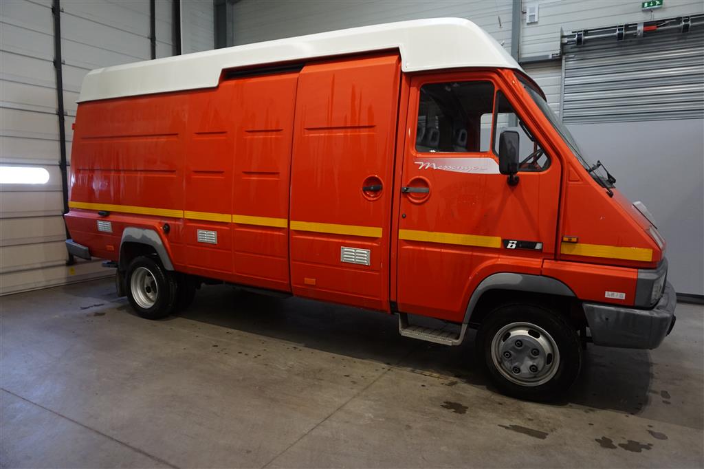 5411 - RENAULT B110 50 MESSENGER - VENTE DE VEHICULES UTILITAIRES ET ...