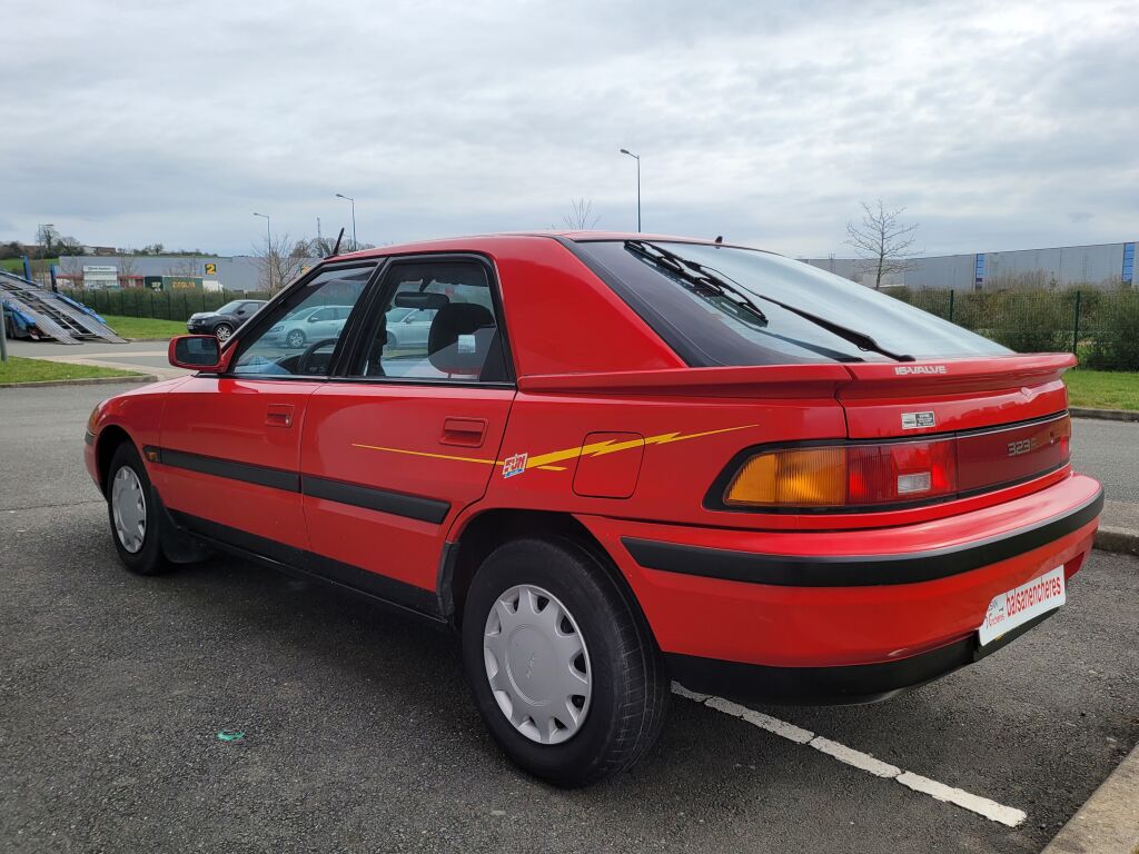 Mazda 323 F 1.6L Marque : Mazda Modèle : 323 F BG 1.6L Année : 1994 N ...