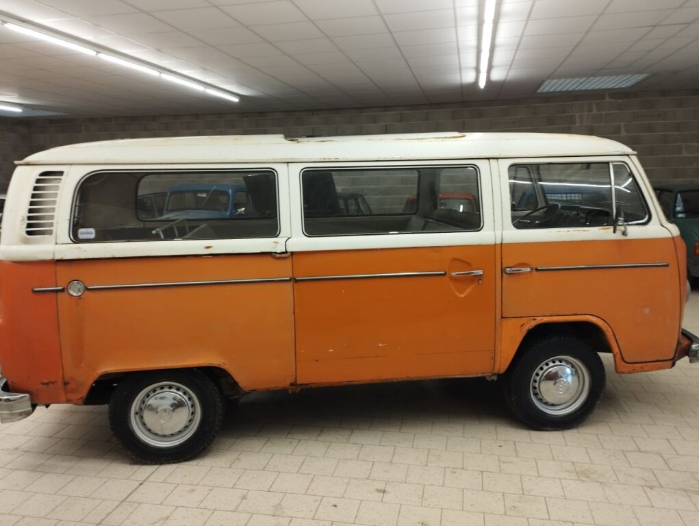 Volkswagen Combi T2b Marque : Volkswagen Modèle : Type 1 T2b Année : 1975 N° de châssis ...