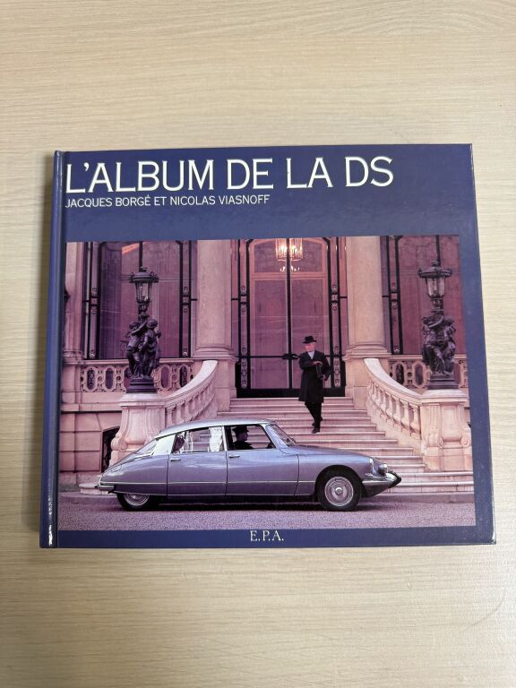 Lot de deux livres sur la Citroën DS: - L'album de la DS; De Jacques ...