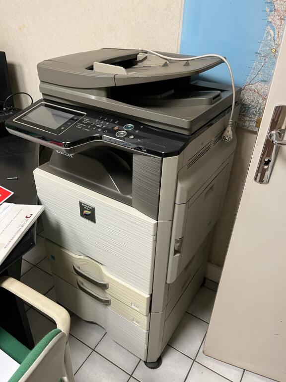 Bureau chef d'atelier : Lot bureau mélaminé avec retour, étagère inox ...