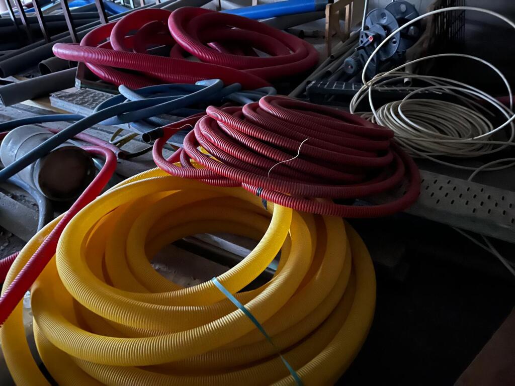 Lot de gaines PVC divers diamètres, gaines de chantier, fourreau, TPC ...