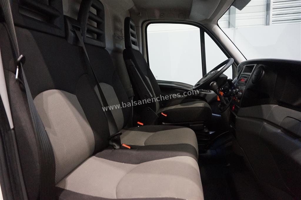 4096 - IVECO DAILY 35S13 V9 2.3 HPI 126CV L1H2 - VENTE DE VEHICULES ...